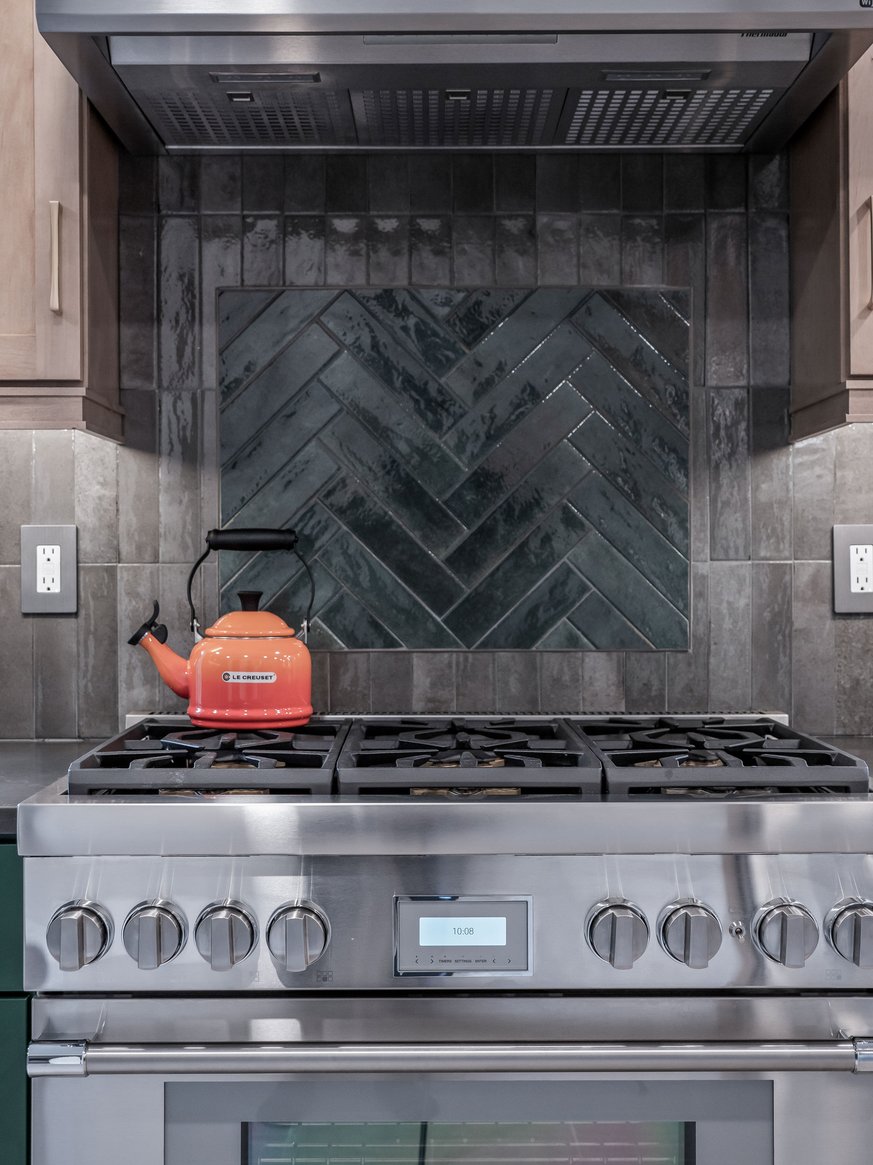 Green Cabinets Boost Style and Organization in the Kitchen